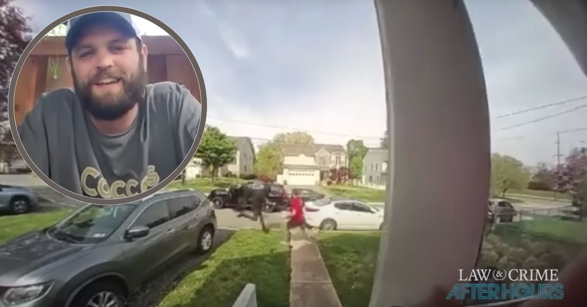 Pizza delivery man helps police nab fleeing suspect with a well-timed ...